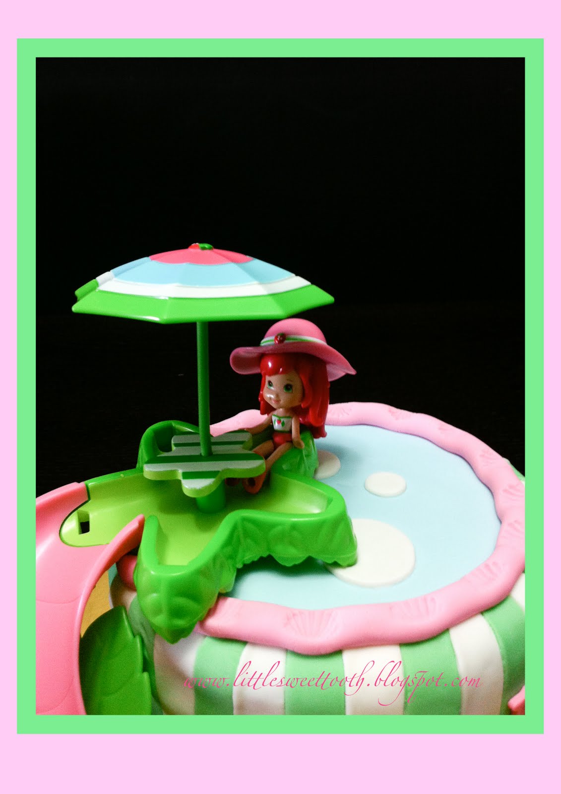 Little Sweet Tooth: Strawberry Shortcake by the pool