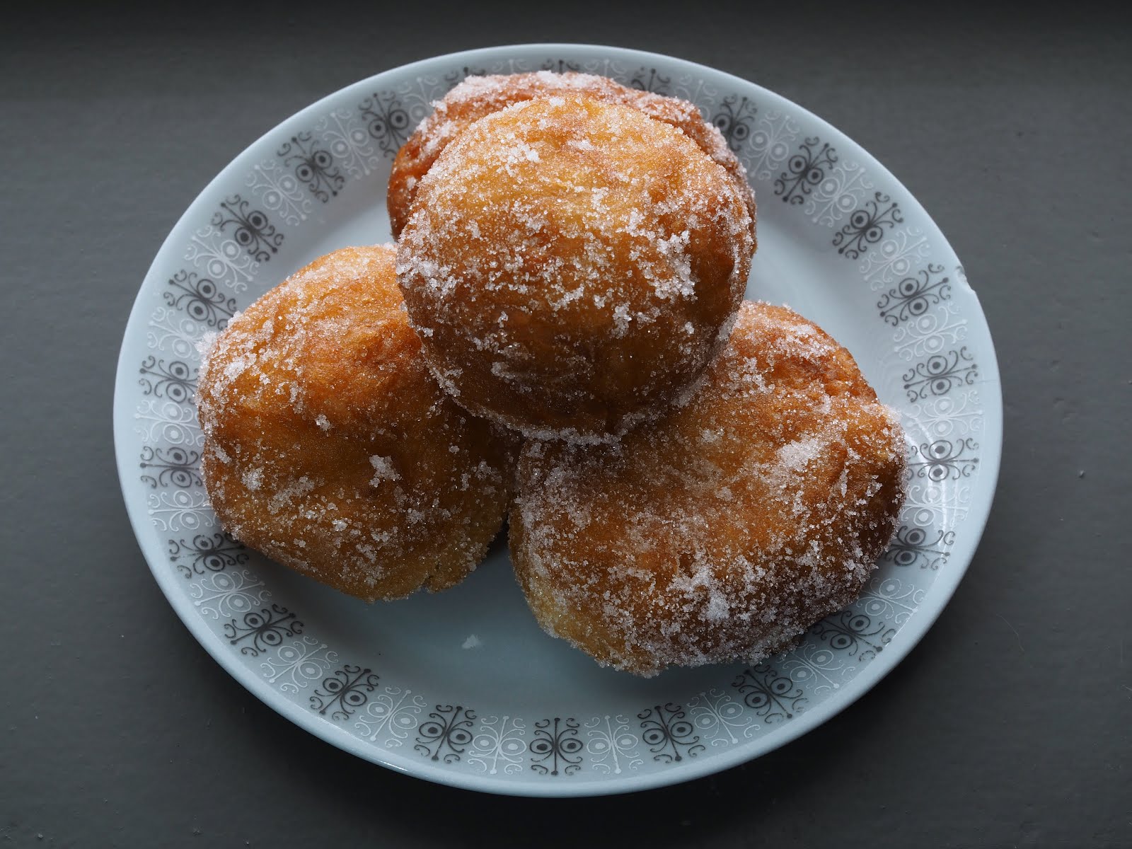 Vappumunkit / Valmiiseen pöytään