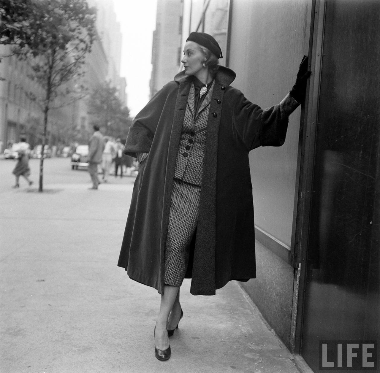 Dividing Vintage Moments : 1949/50 Fashion