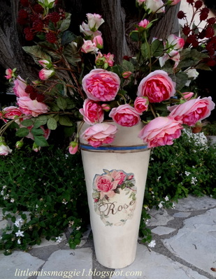 LittleMissMaggie: Lovely Rose Flower Can