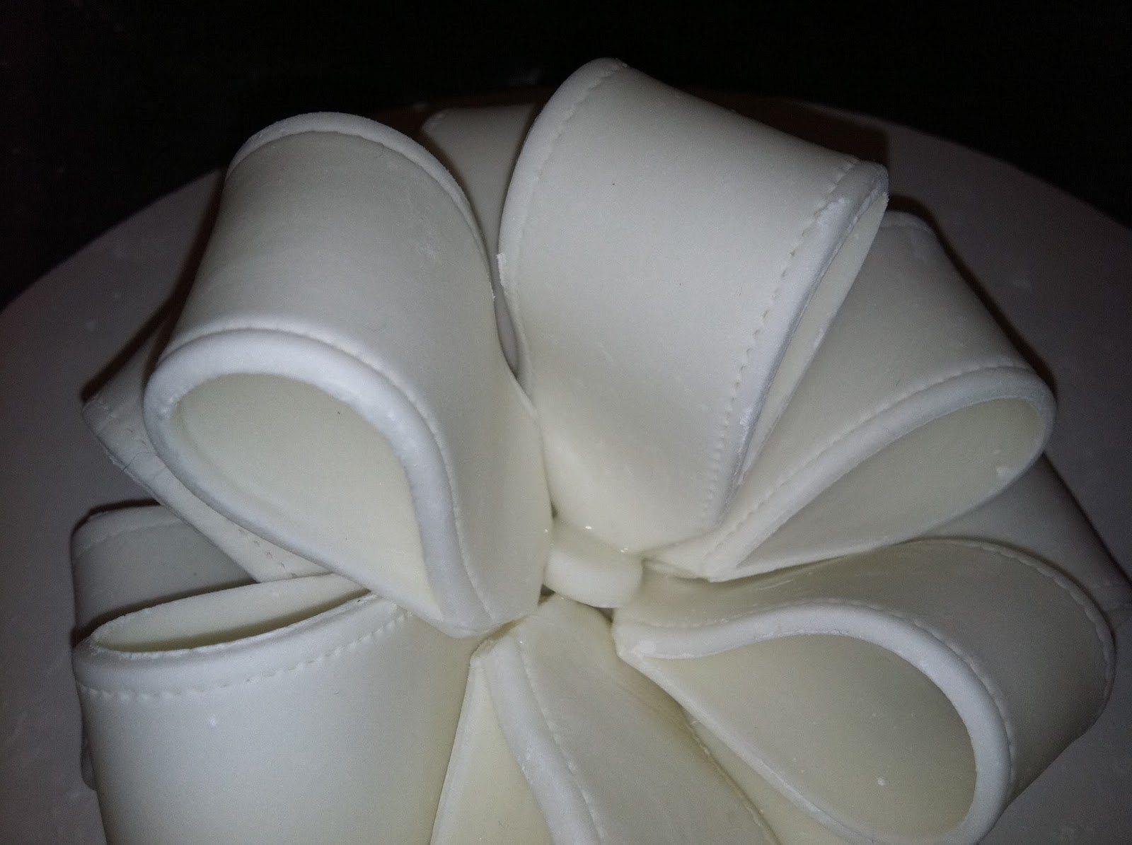 The Iced Queen: Loopy Fondant Bow