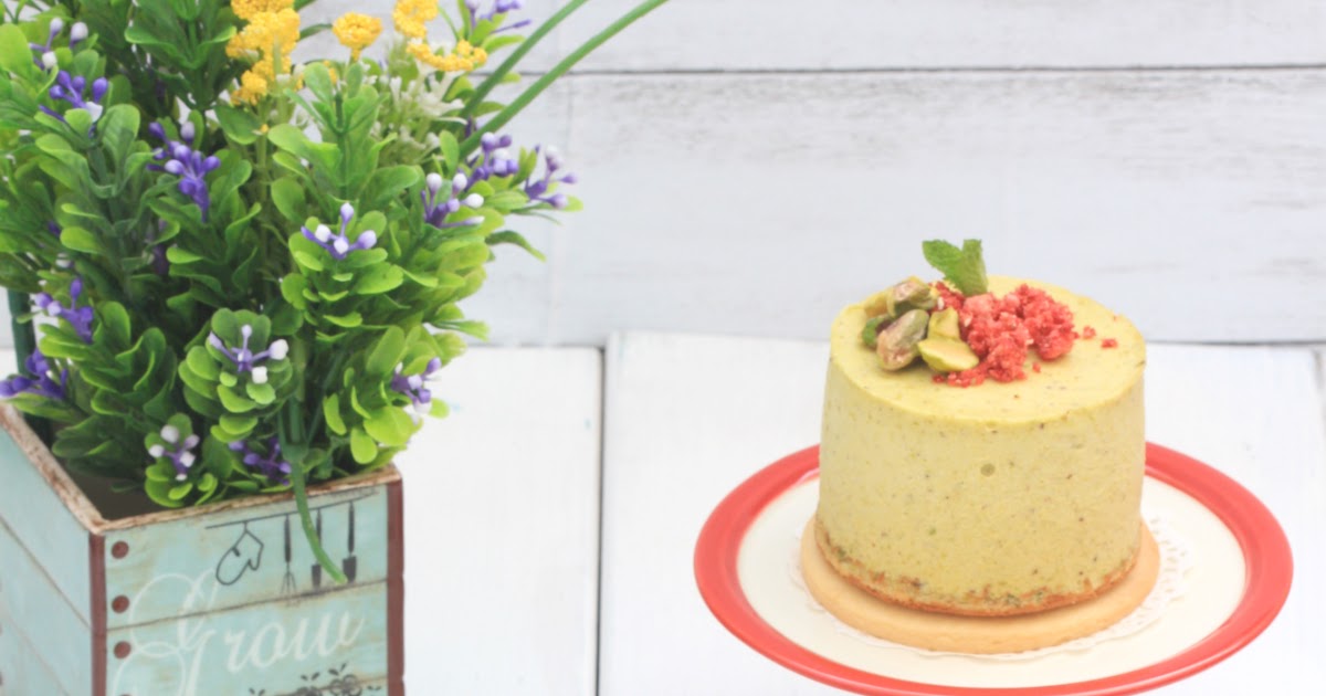 Pistachio-raspberry petit gâteaux