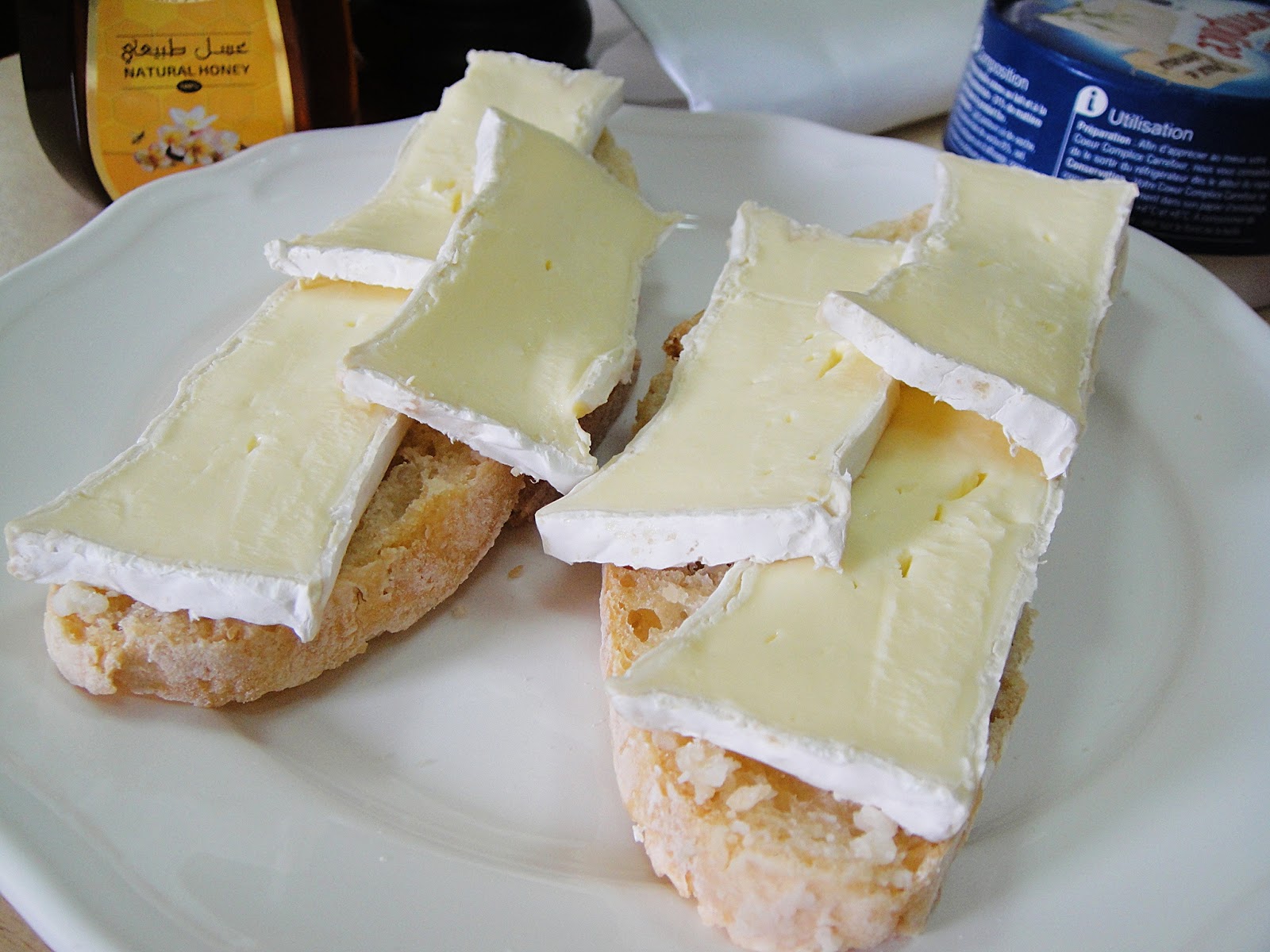 Maryam's Culinary Wonders: 975. Grilled Brie Sandwich