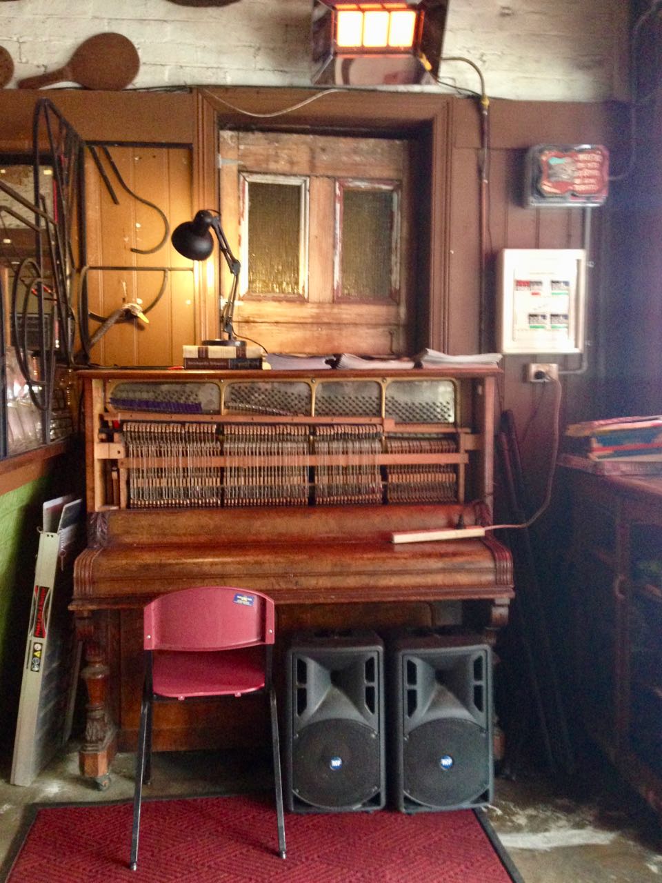 Green Gourmet Giraffe: Wesley Anne: Northcote pub