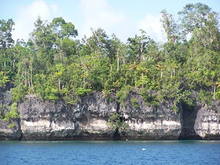 Keanekaragaman Kepulauan Kei / Kei Island: BATU KAPAL - DESA SATHEAN