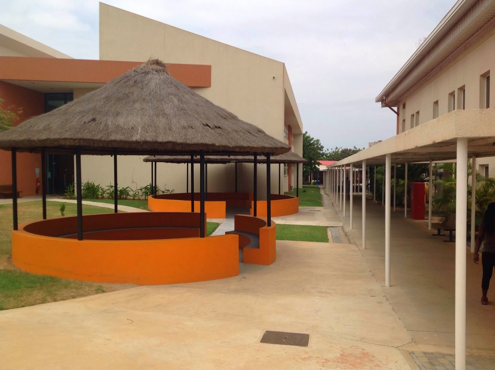 Os 5 em Angola: LIS - Luanda International School
