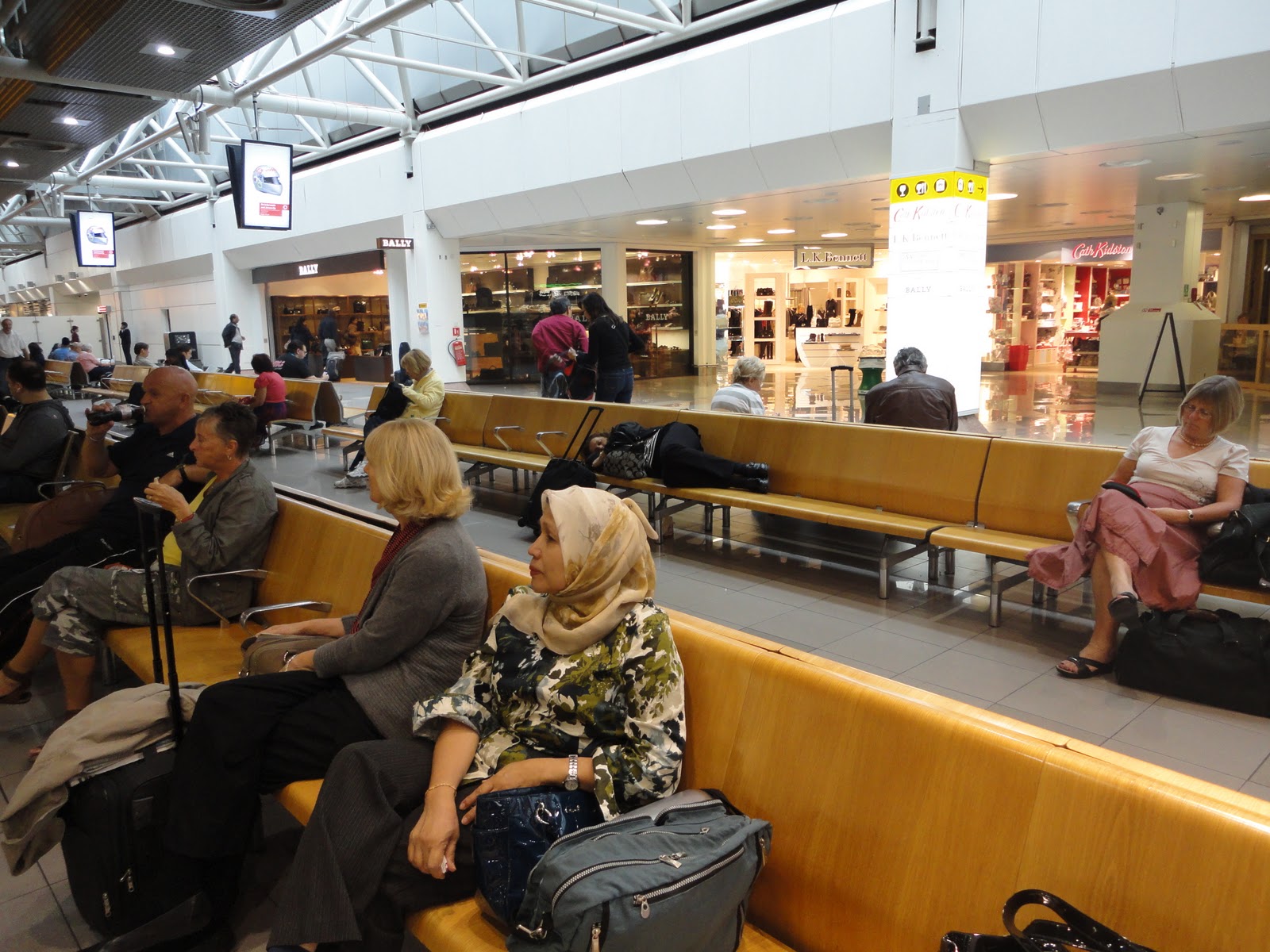 DUTAMAS: SHOPPING AT TERMINAL 4, HEATHROW, LONDON AND BACK HOME TO ...