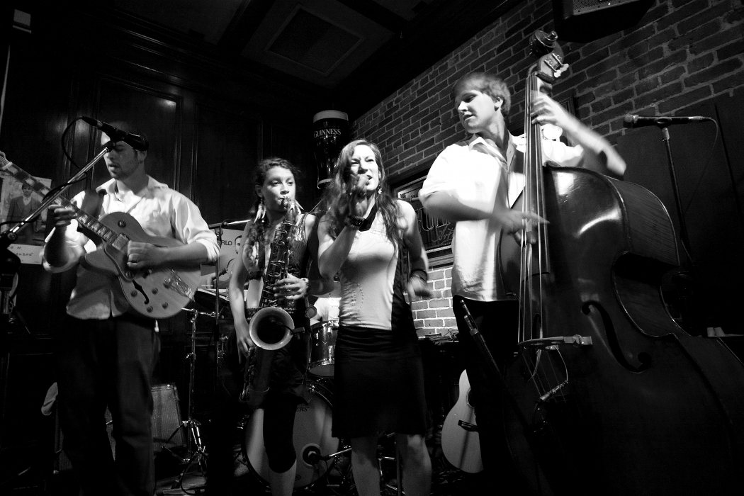 LE TEMPS QUI FUIT/2 (Numérique): Laura Doyon jazz trio (Pub St ...