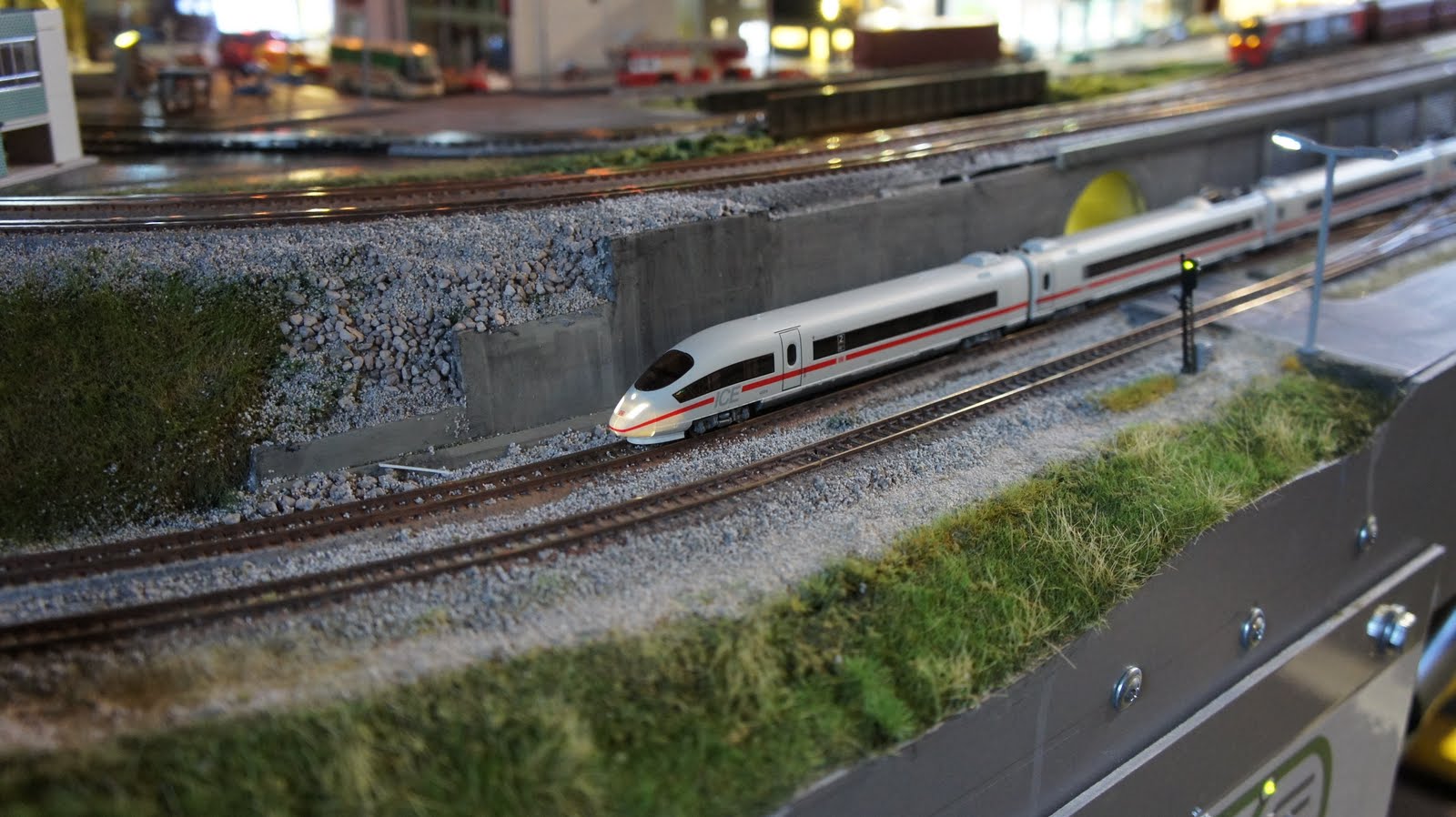 quinntopia - An N Scale blog: Locomotive Roster: DB ICE 3; Minitrix 12197