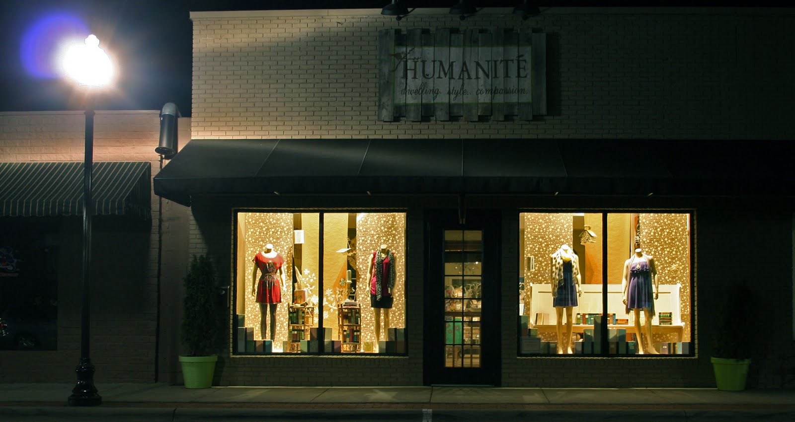 usedmuses: Store Front at Night