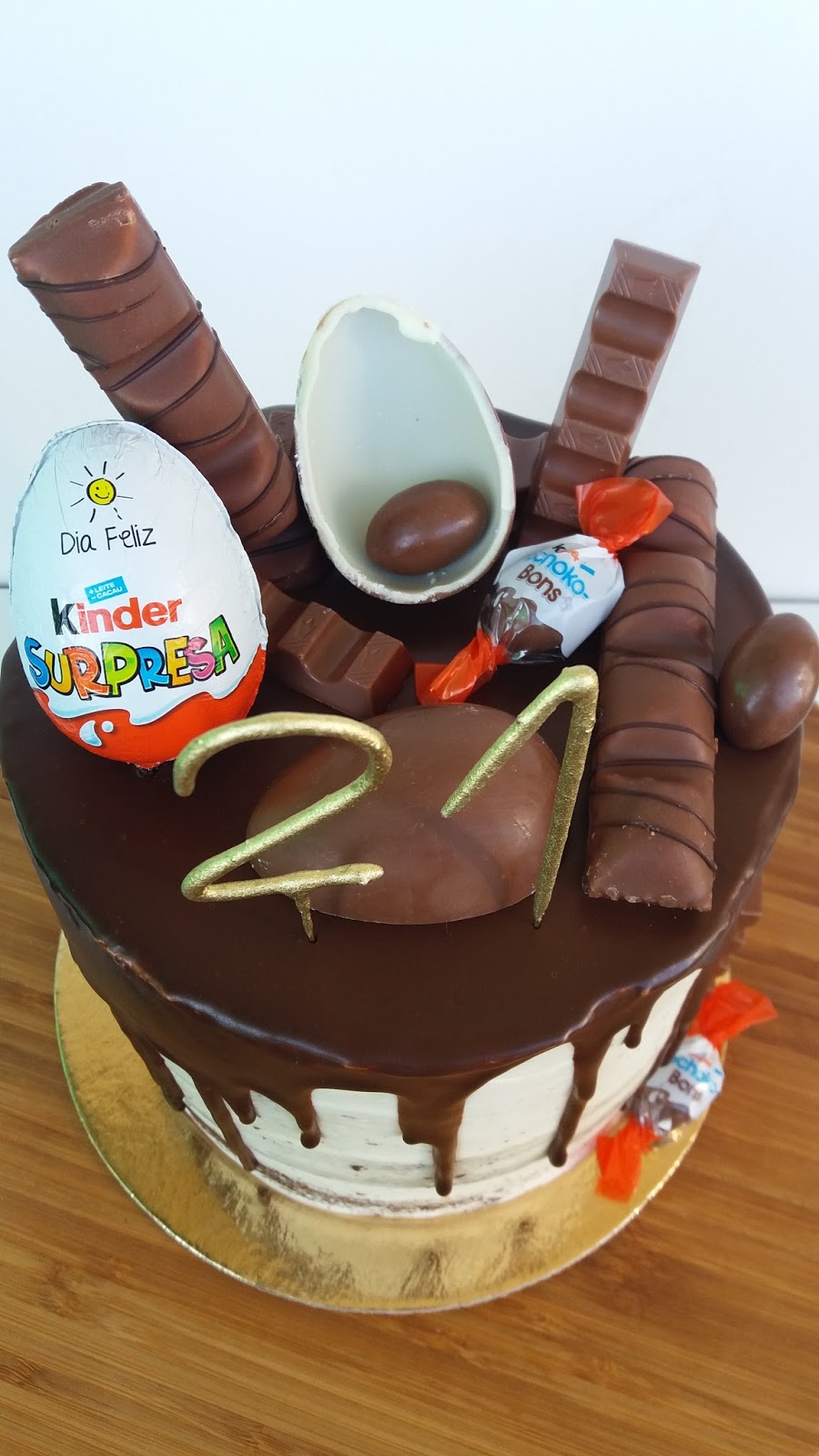 Bolo Kinder Produções da Belinha