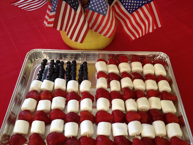 Family At The Foot Of The Cross: Easy Patriotic Flag Food