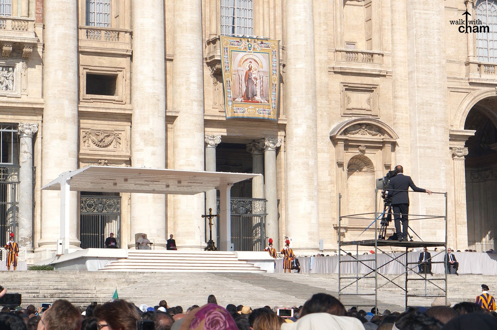 Walk with Cham: How to see the Pope up close and Day tour in Vatican City