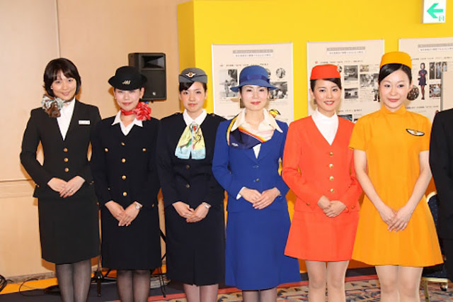 Cabin Crew Photos: Japan Airlines Stewardess Uniforms