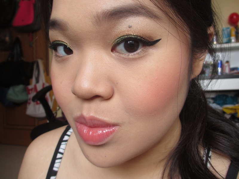 The Blackmentos Beauty Box: Shimmery sage green and gold eyes!