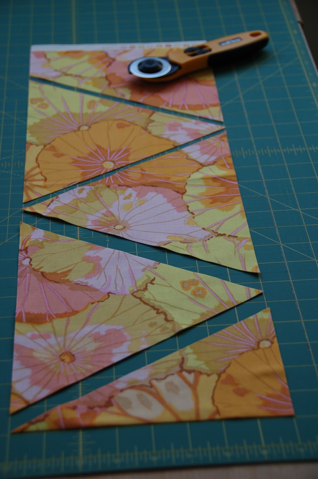 Quilt it: wanna tri? - cutting the triangles