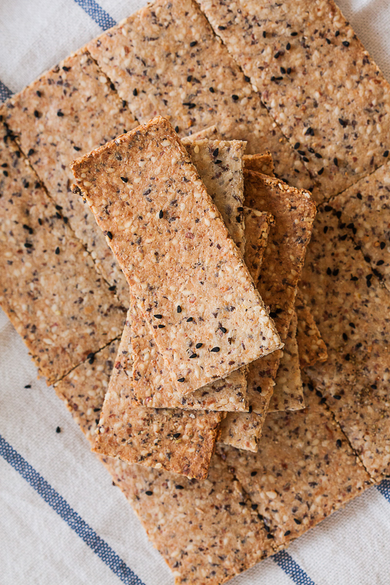 Krekeri sa kikirikijem i sjemenkama | Na tanjiru