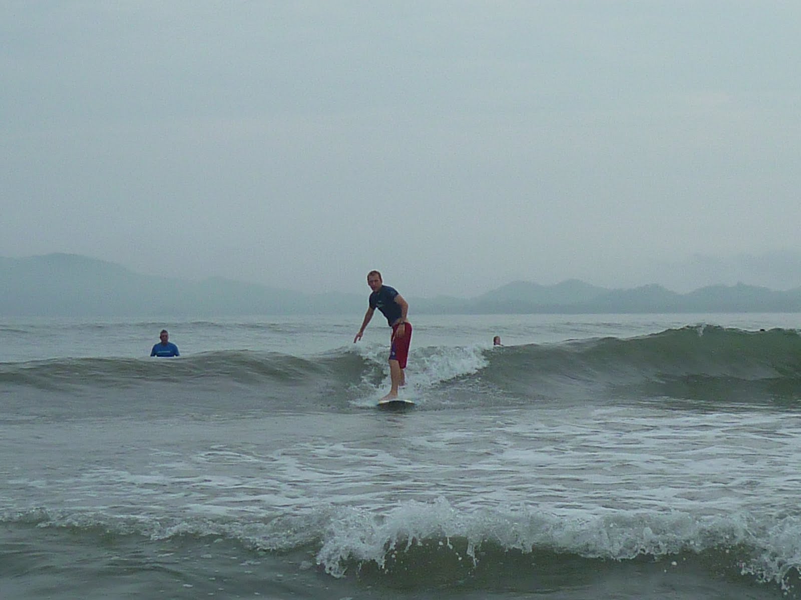 Blogging Honduras: Surfing with Rodney