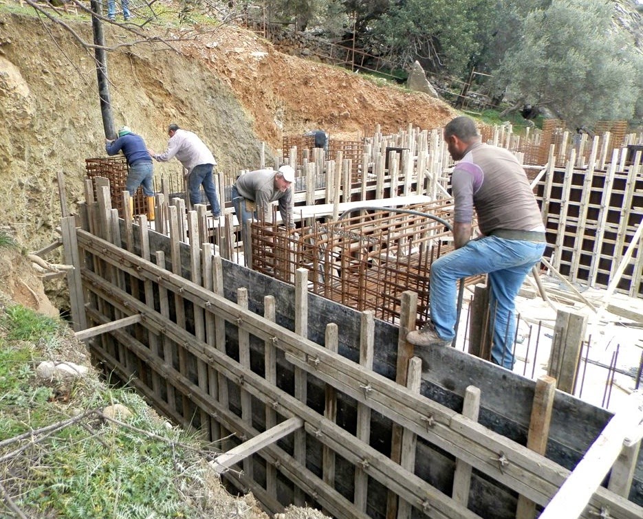 Crete Permaculture: Casting the In-Situ Walls
