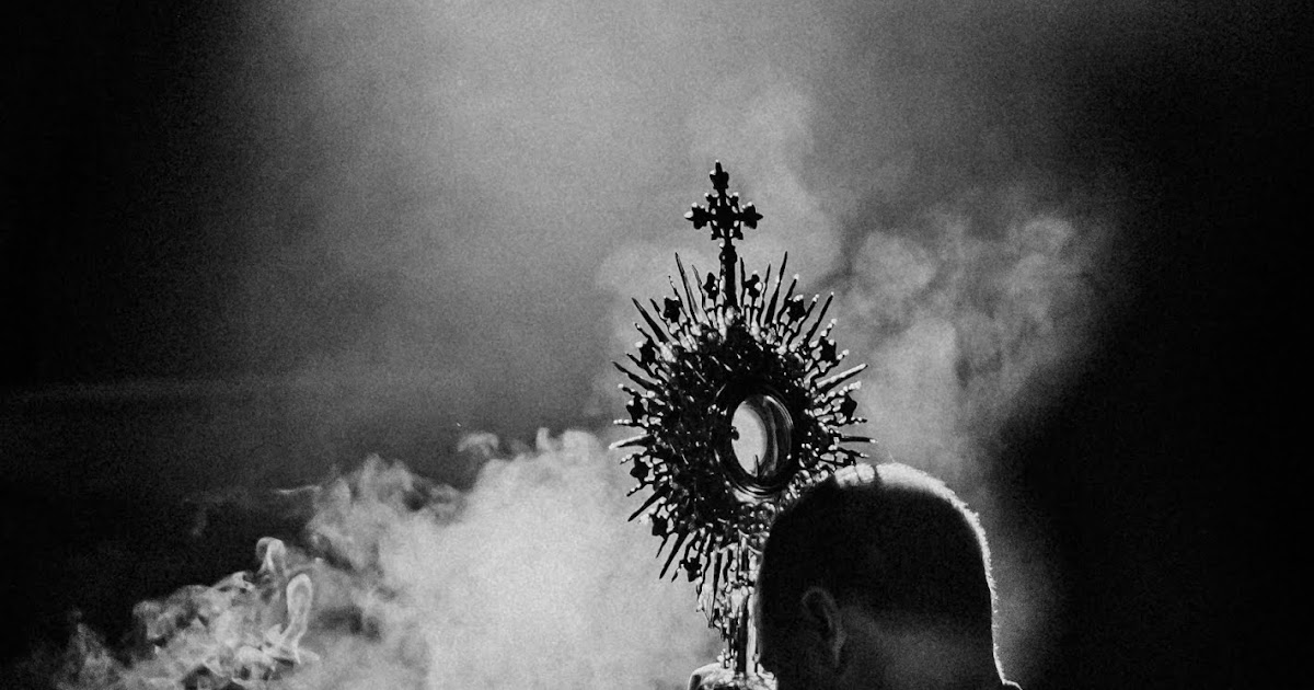 The Humility of God - St. Francis Meditation & 5 Eucharistic Procession ...