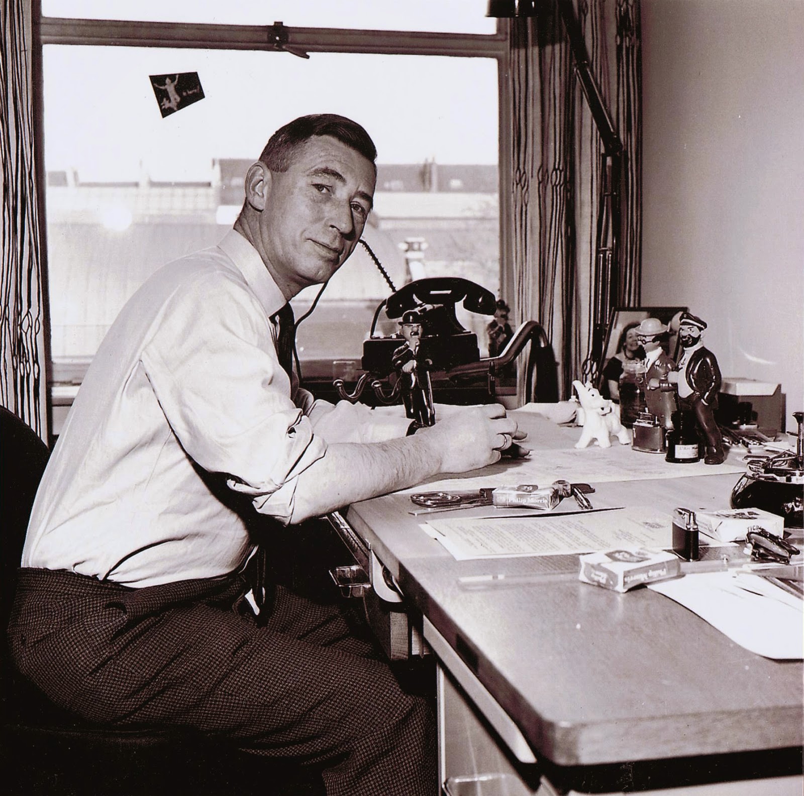 ARTCOMICenventa: El artista y su estudio: HERGÉ