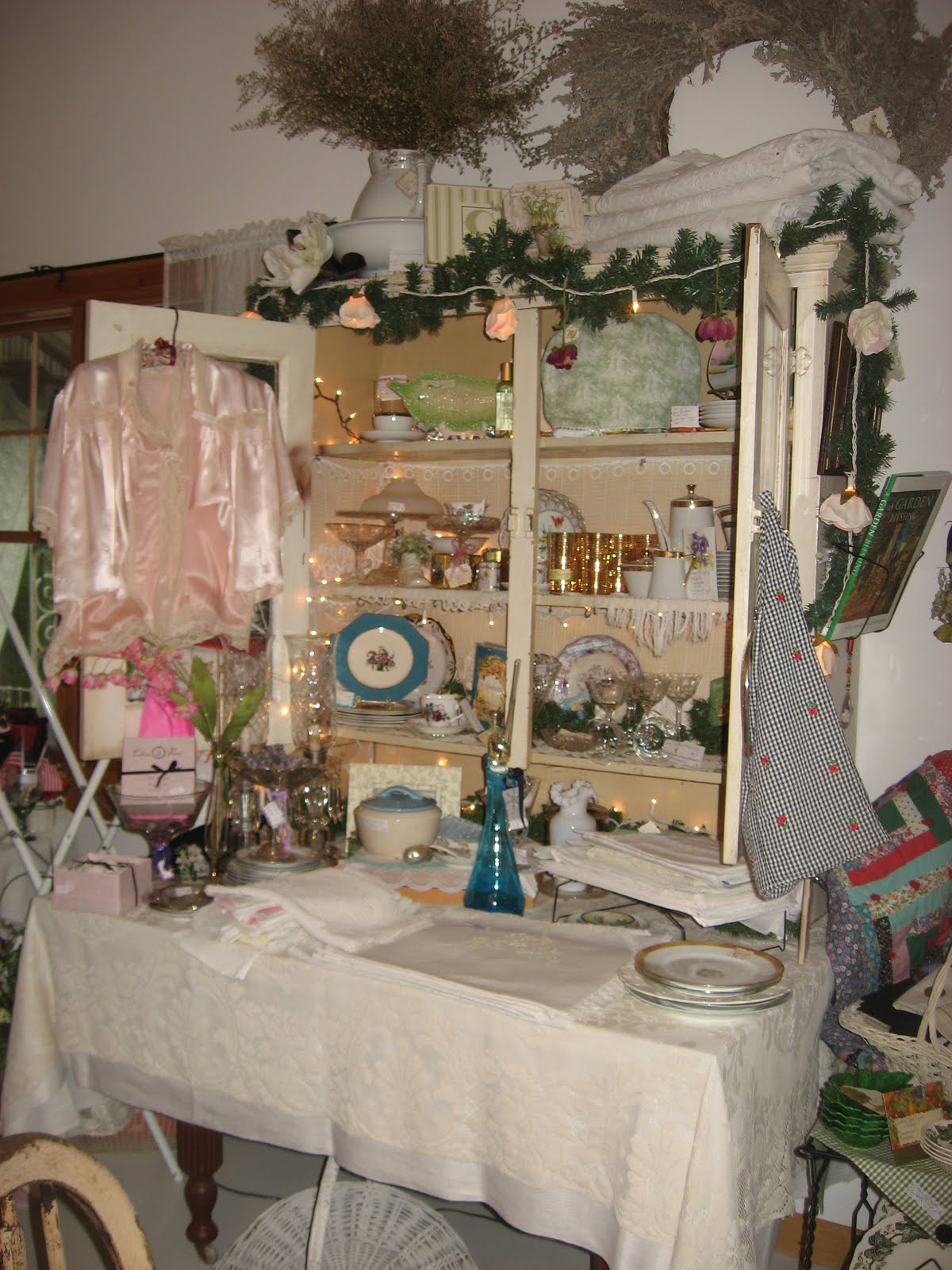 All Things Victorian: Things That I Love...Antiques & Gift Shops