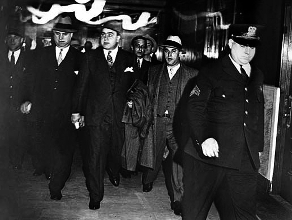 Mitos, Enigmas y Leyendas: AL CAPONE y la matanza de San Valentin
