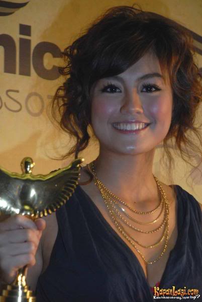 Agnes Monica: PRESTASI / PENGHARGAAN AGNES MONICA