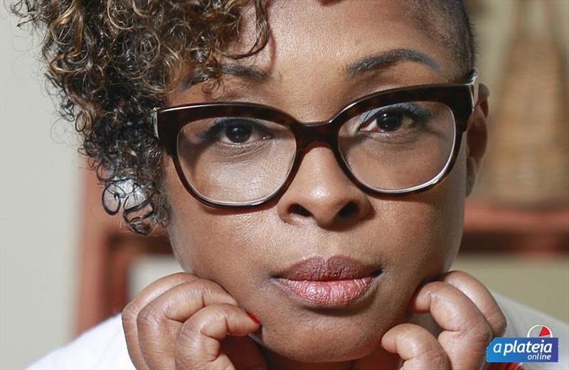 RIM&VIA: e se alguém o pano, de Eliane Marques, um livro de poemas que valem ser pensados e ...