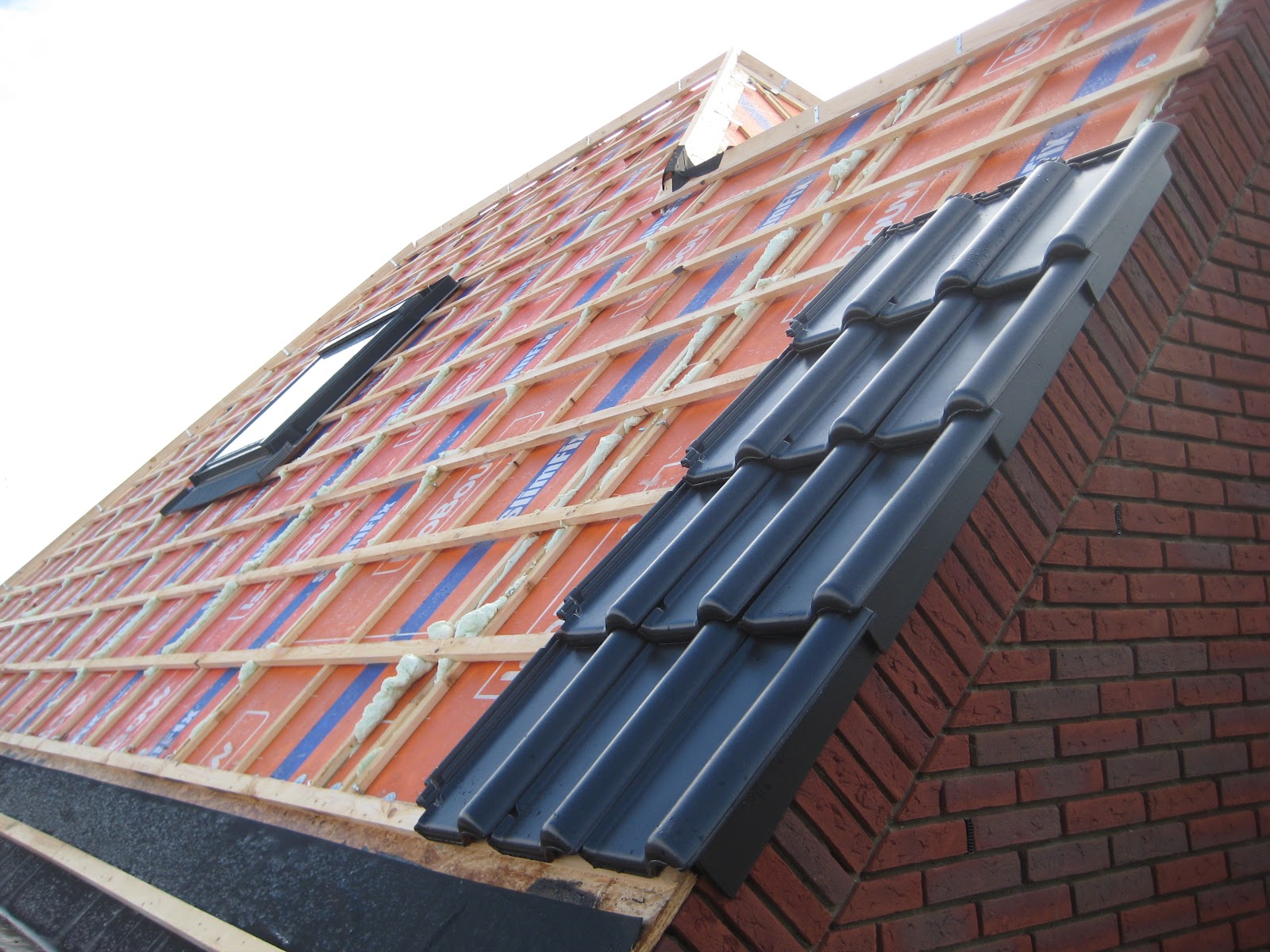 Project Tussen de houtwallen Hooglanderveen: Panlatten en goten aftimmeren