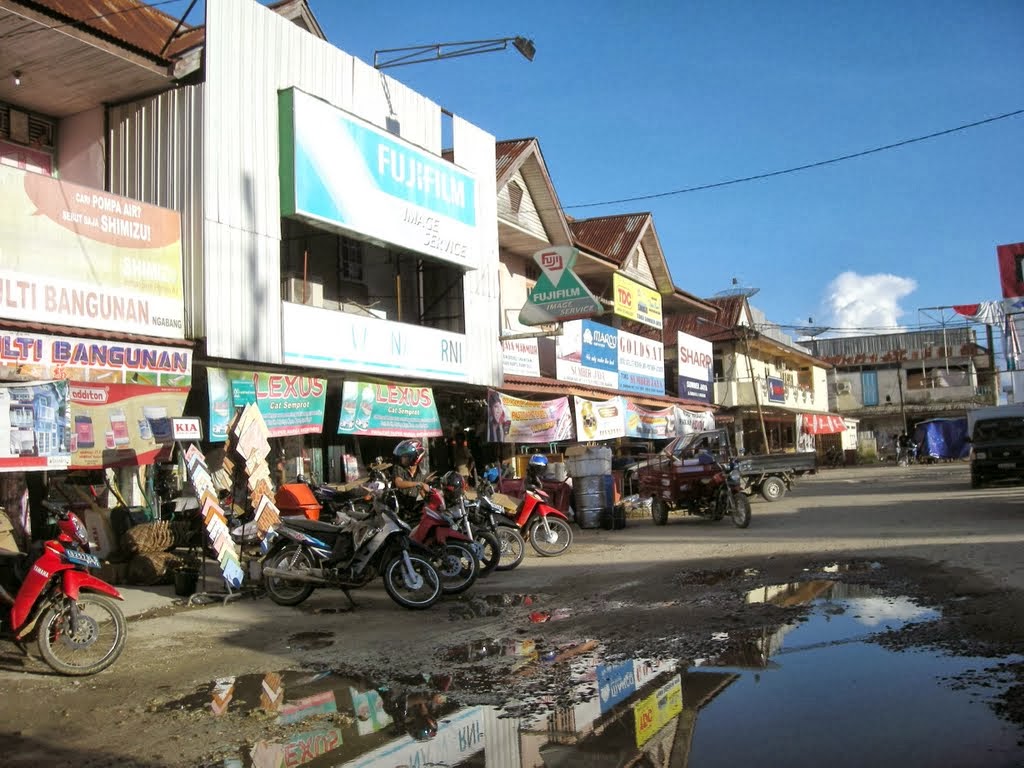 KOTA - KOTA DI TANAH DAYAK: Ngabang, Kalbar Indonesia