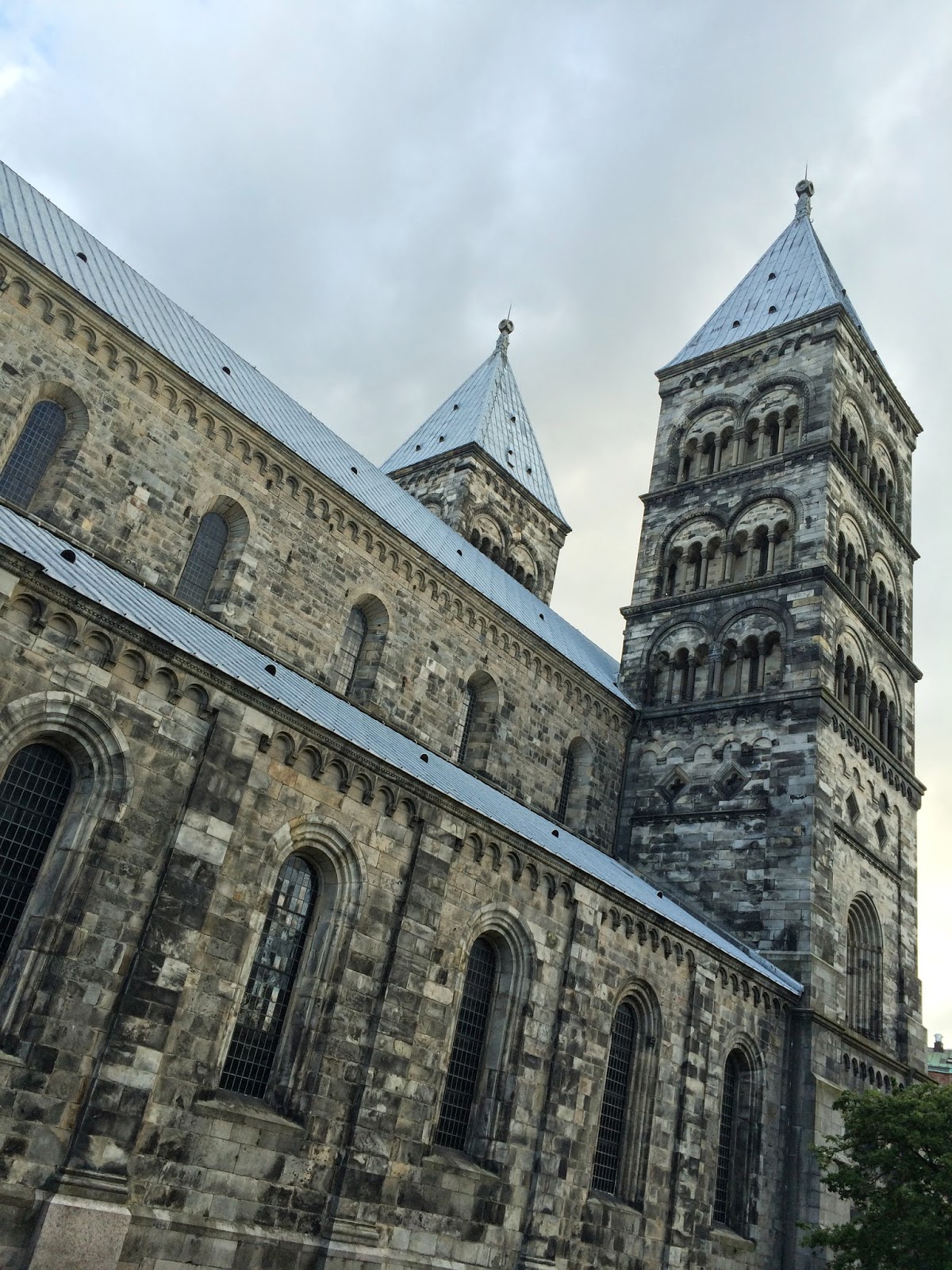 Arkitektens pärlor: DOMKYRKAN I LUND - THE CATHEDRAL OF LUND