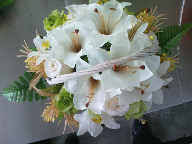 kenangan manis: MEMBUAT GUBAHAN BUNGA DI HOTEL