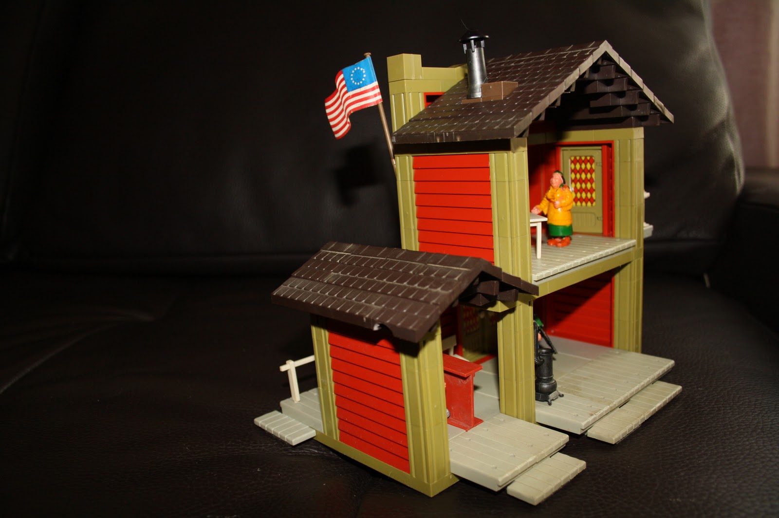 EXIN CASTILLOS & EXIN WEST: POST OFFICE