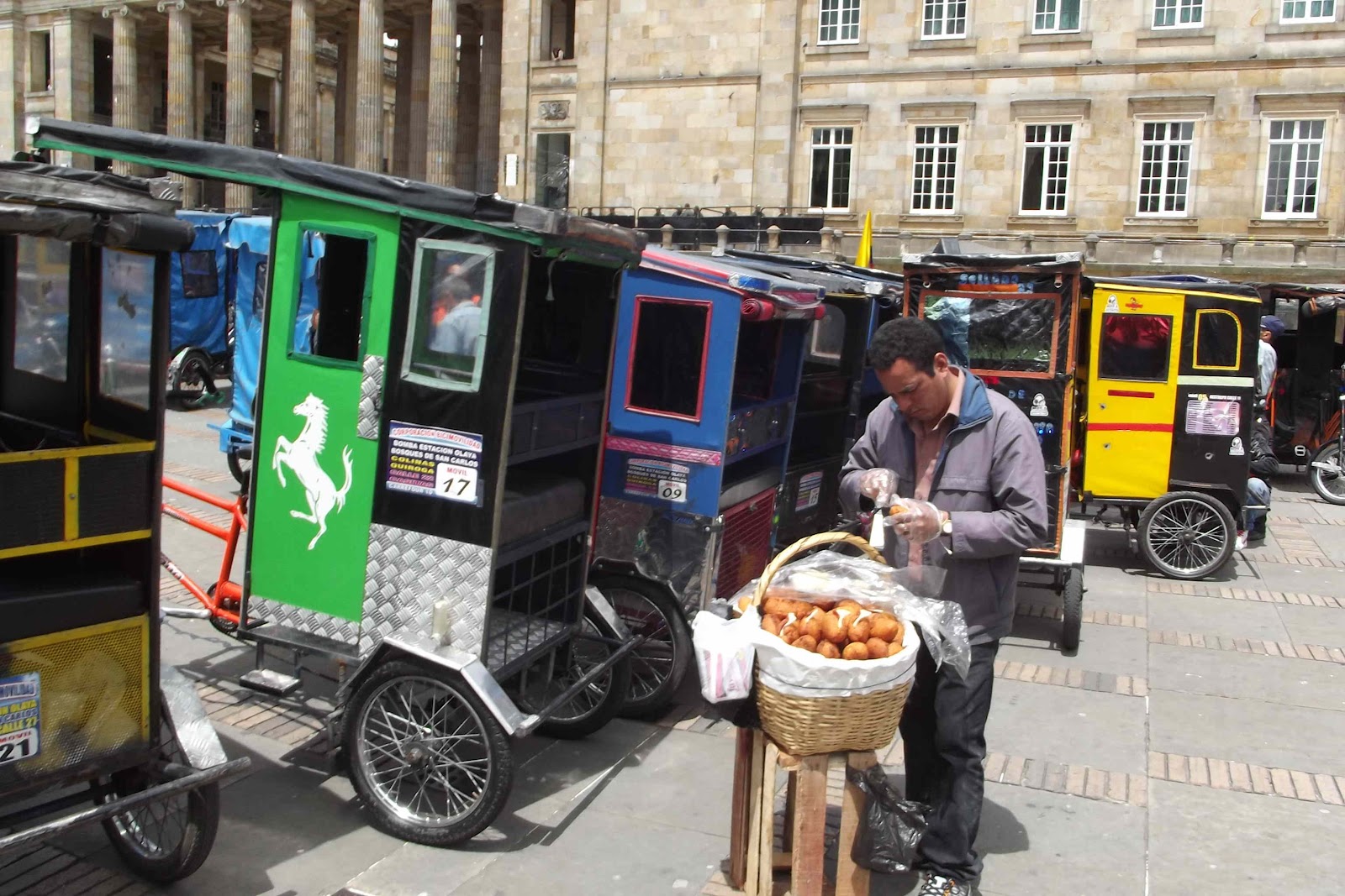MikesBogotaBikeBlog: Pedicabers Protest For Their Right To Pedal