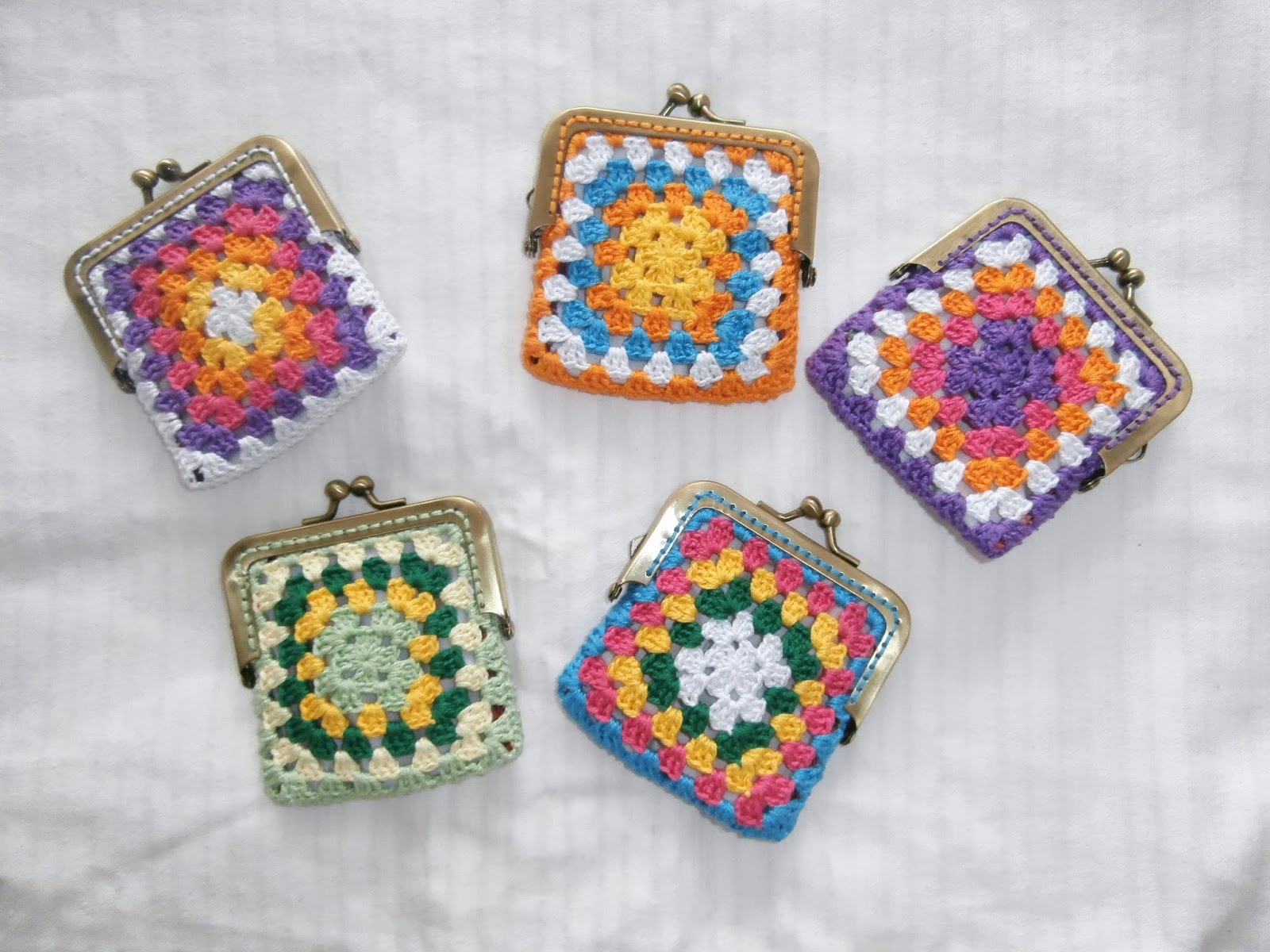 cositas a ganchillo: MONEDEROS GRANNY A CROCHET