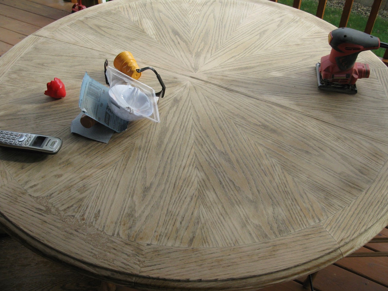 The Crafty Cruz: Stained flower table