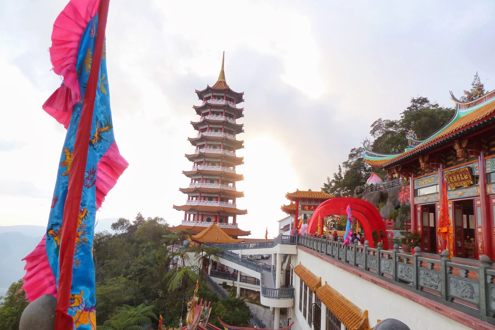 Kee Hua Chee Live!: CHIN SWEE TEMPLE IS GENTING GROUP'S HOMAGE TO THE ...