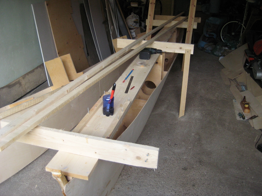 Hobby Kat building: Planking the hulls