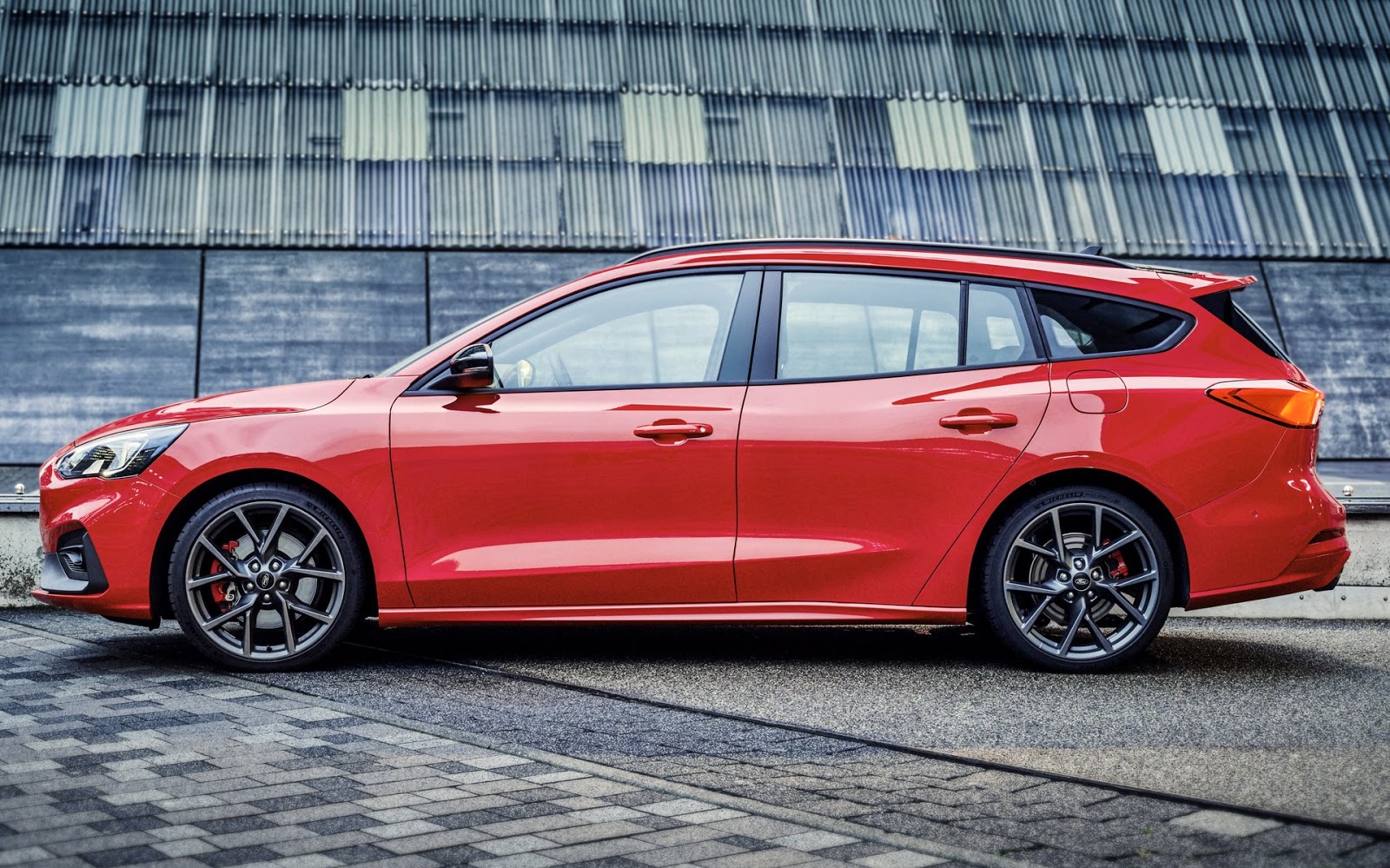 Novo Ford Focus Estate ST 2020 revelado na Europa - fotos