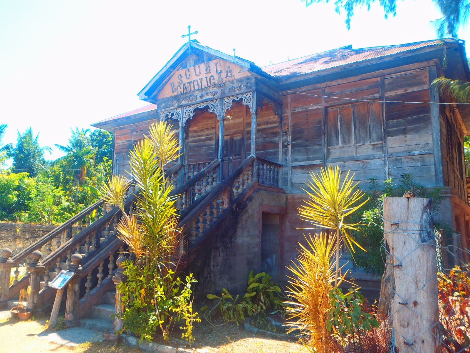 Stopping by the sea-fronting Boljoon Church, its Rectory and Escuela ...