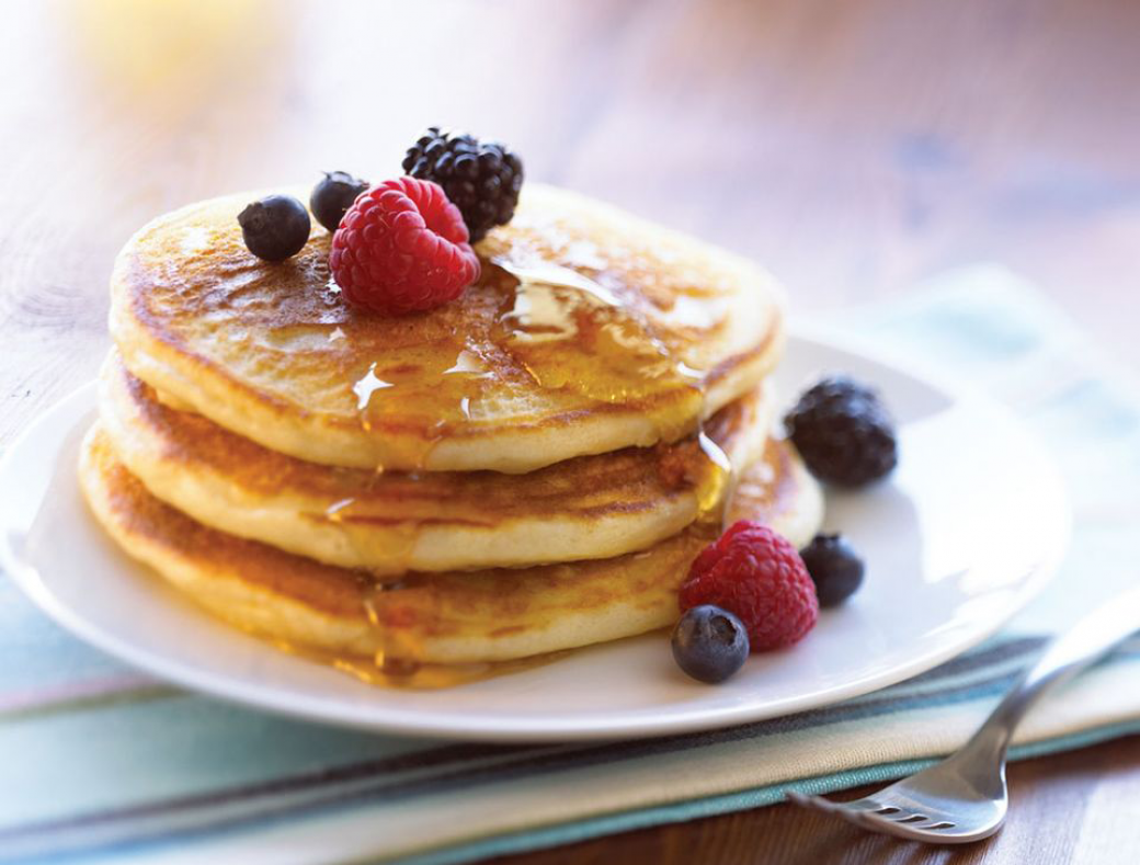 WEEKEND MORNING PANCAKE BAR :YOUR FAMILY FAVORITE
