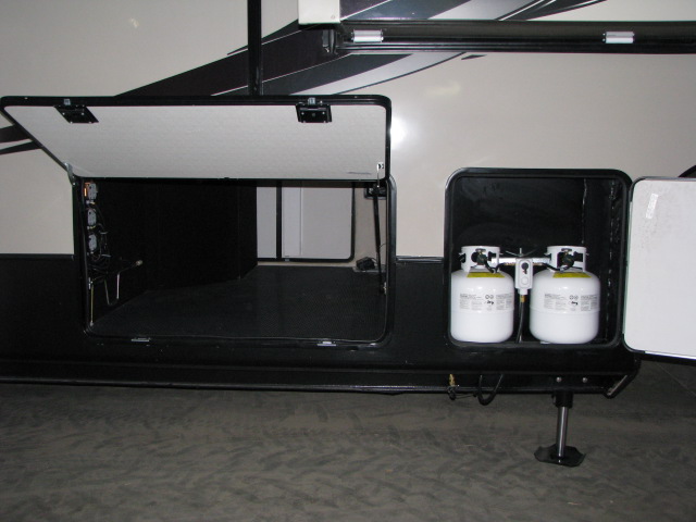 Rushmore 5th Wheels: SIGNATURE FEATURES