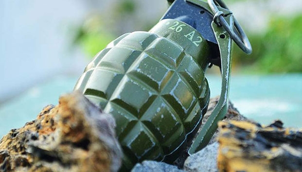 Explota granada en mano de policía - Al Minuto