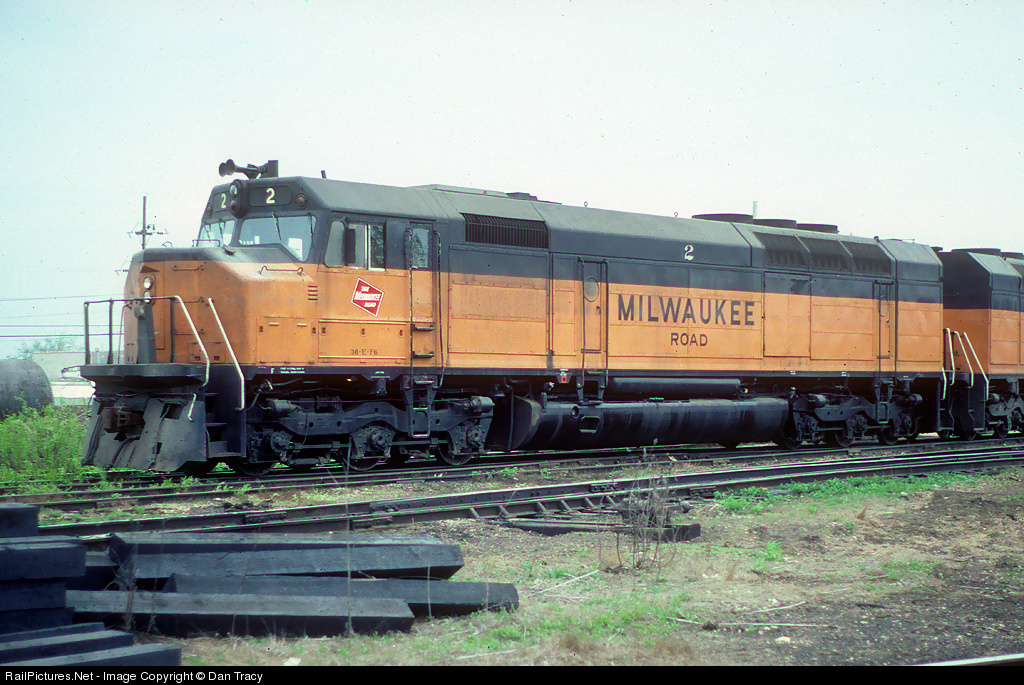 RICA RDF Ferromodelista: EMD FP45 "Cowl Unit" Milwaukee Road