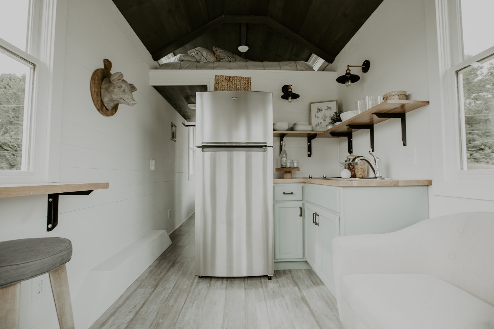 Lamon Luther Tiny Farmhouse [ TINY HOUSE TOWN ]