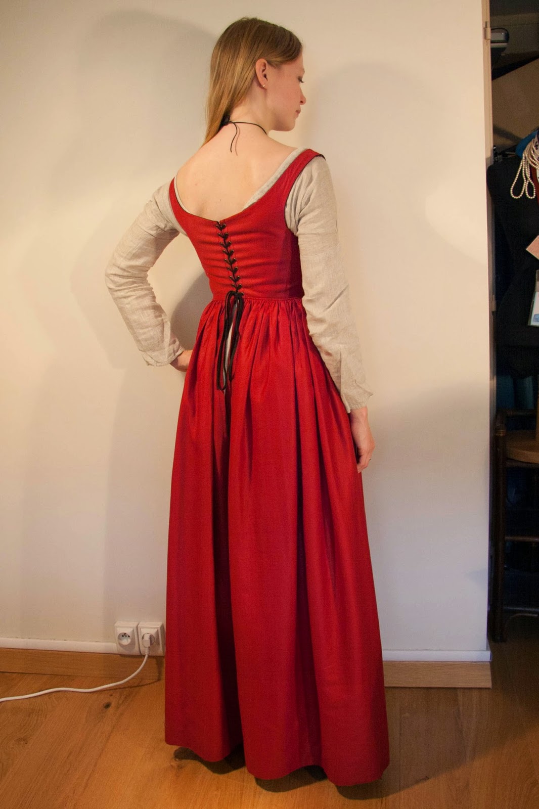 L'Atelier d'Esaïkha Création: XVe : Robe à Tassel - Partie 1/3 ...