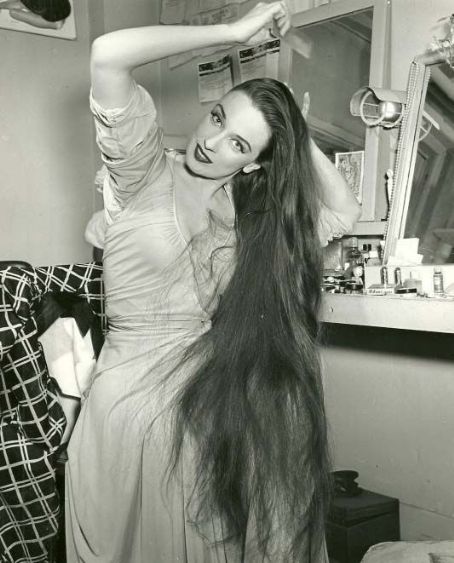 Noir and Chick Flicks: Patricia Morison.