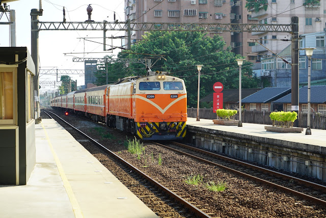 Blair's 鐵道攝影: E209電力機車 / TRA E209 Electric locomotive