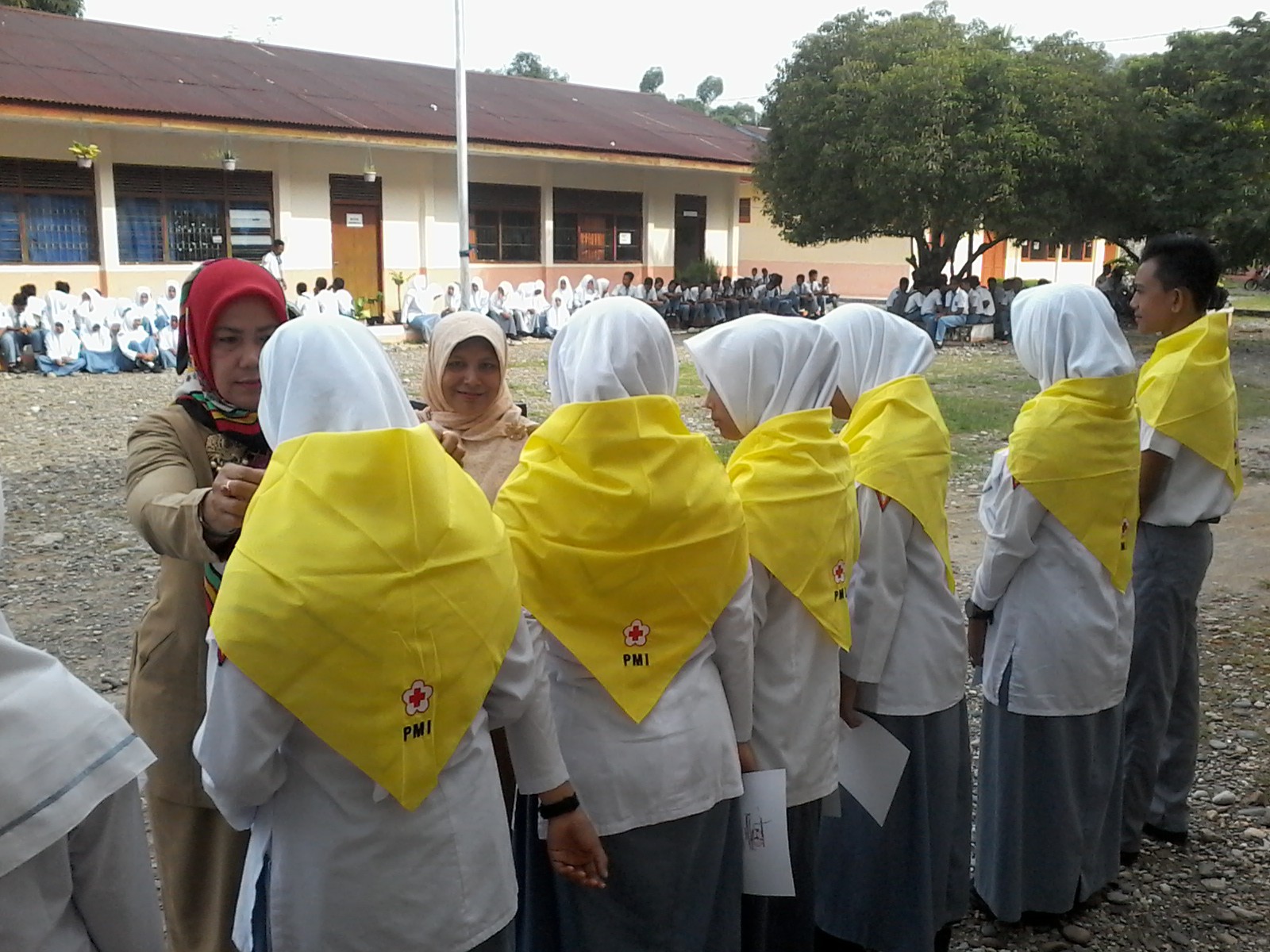 Dokumentasi: Pemasangan Slayer Anggota PMR SMA Negeri 1 Labuhanhaji ...